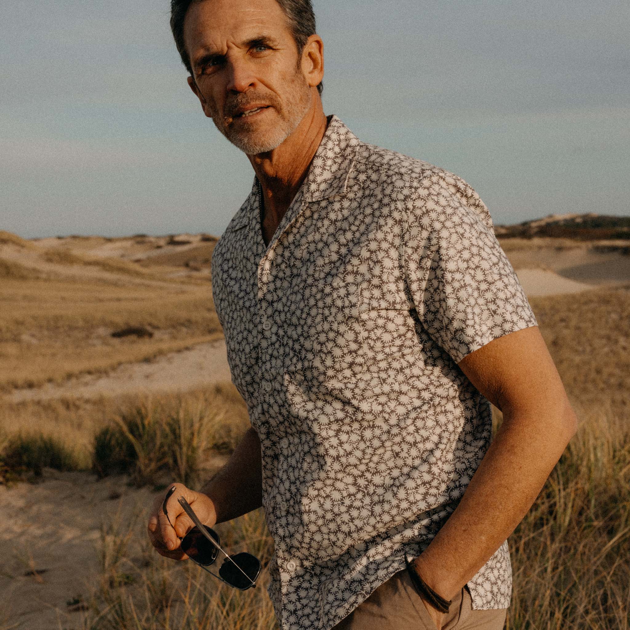 The Short Sleeve Hawthorne Camp Shirt in Fig Floral | Taylor Stitch
